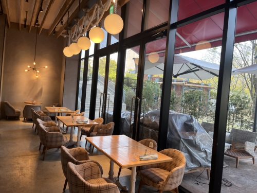 亀島の「EDW yellow」は目の前で仕上げるオムライスが話題のカフェ